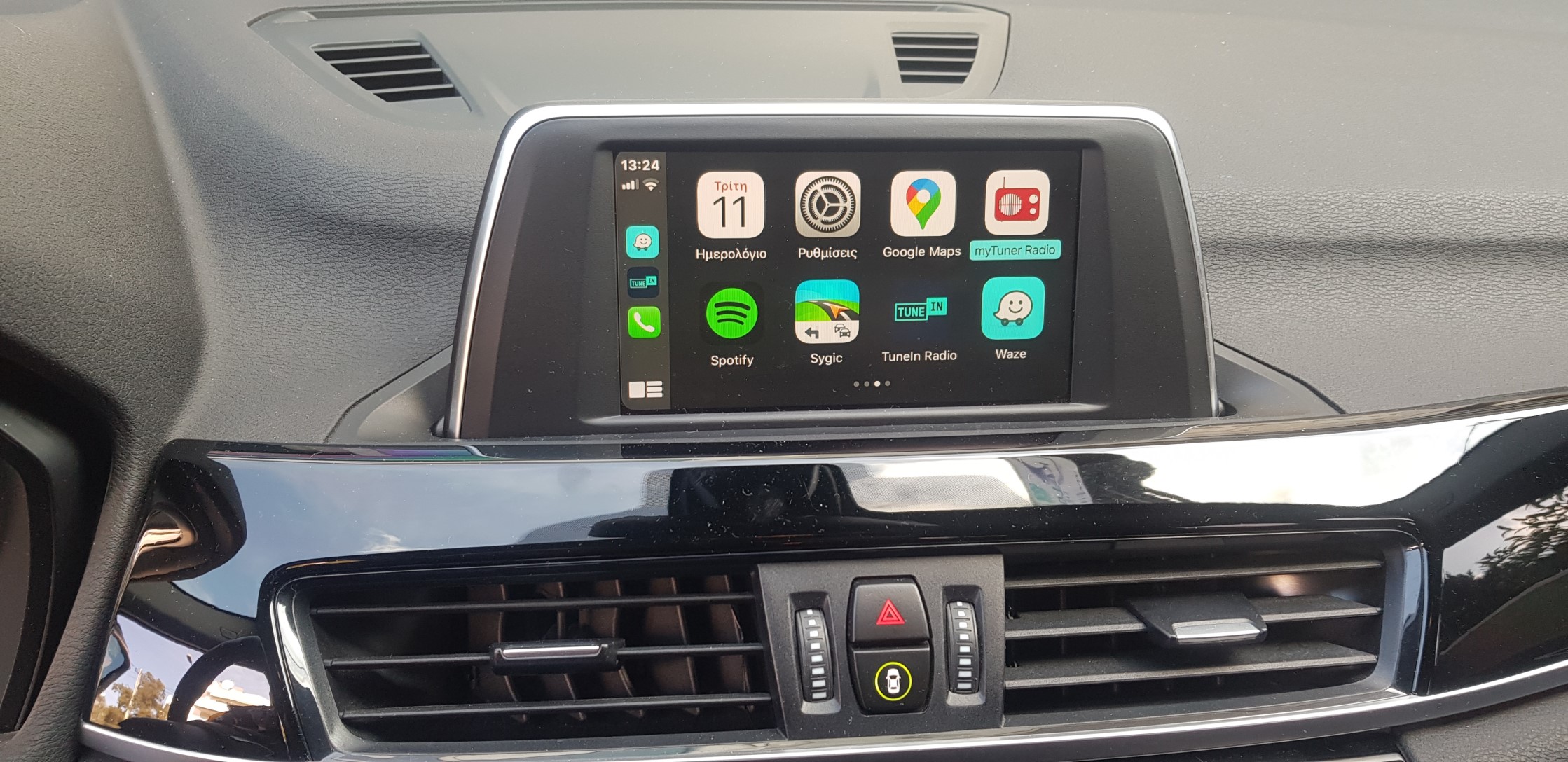 Bmw 1 Series F-20. Wireless Apple Car Play - Android Auto.