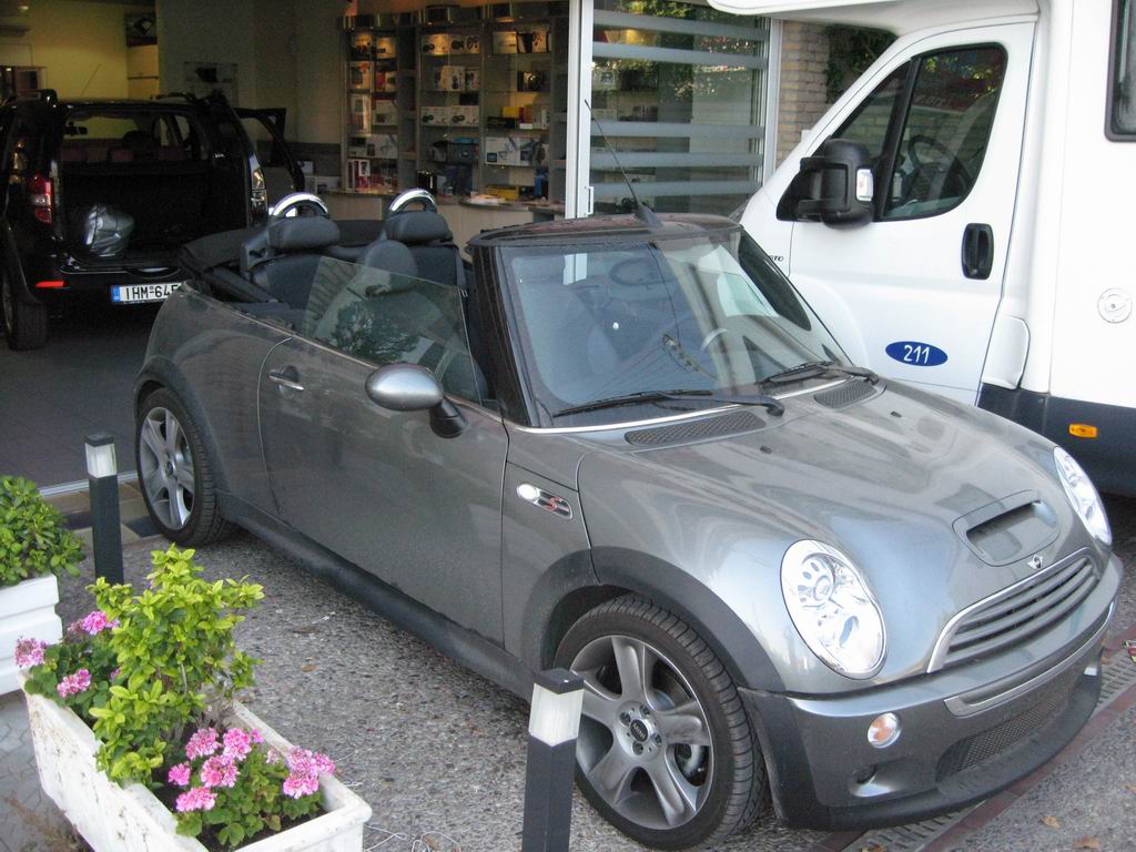 Mini Cooper S Cabrio. Car Cinema navigation - Camera, Kenwood KVT-729DVD.