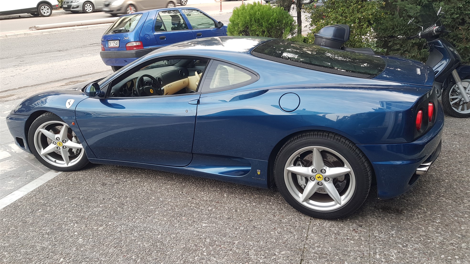 Ferrari F360 Modena. Focal - Blinder.